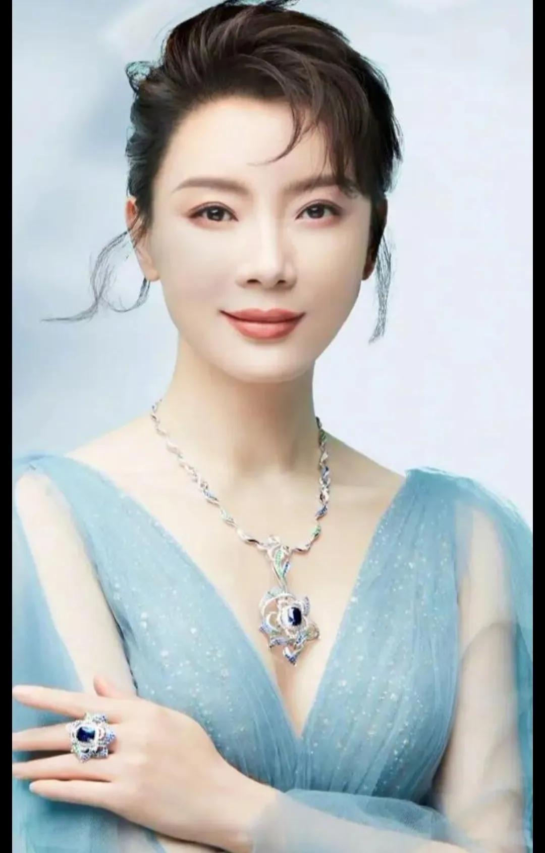 Sexy and charming chest is compelling Chen Shu's photo - iMedia