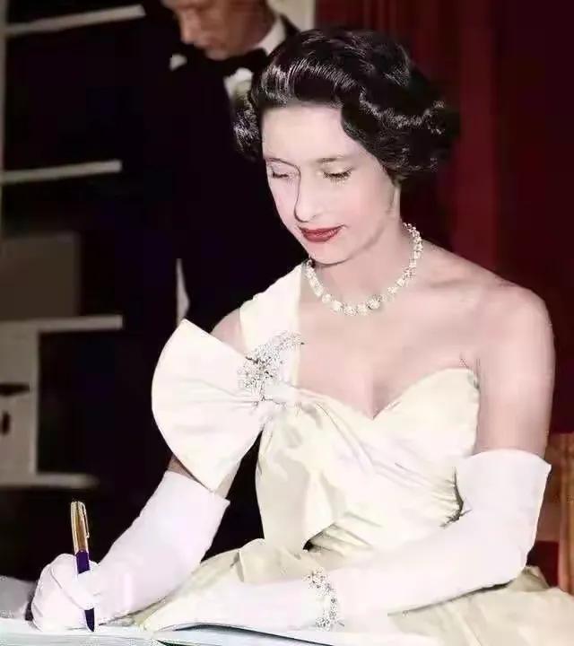 The elegant queen of England: a few things that have been done by hand ...