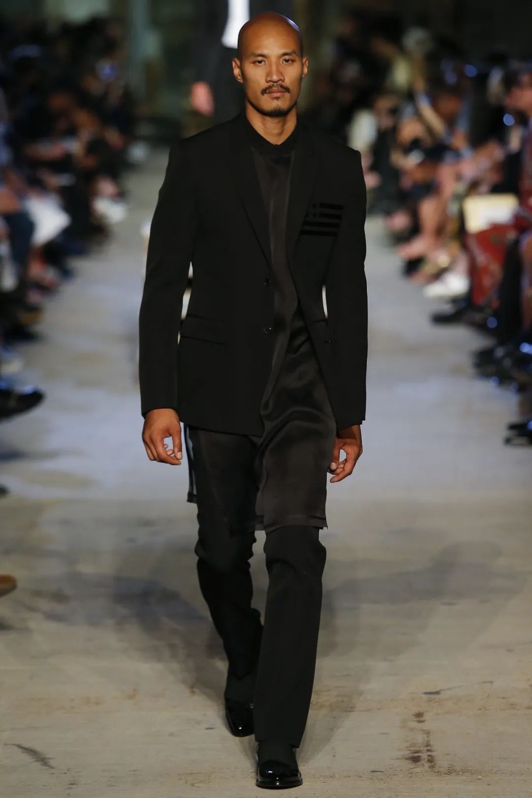 The bald male model in the Philippines is back, and the masculine style ...