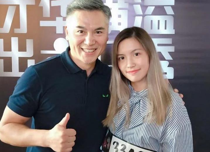 Chunyu Shanshan took a group photo with her father and daughter!The 24 ...