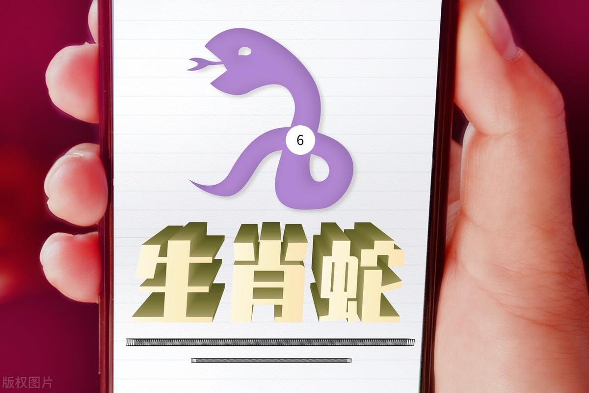 Lucky fortune! The magpie comes to announce the good news, and the ...