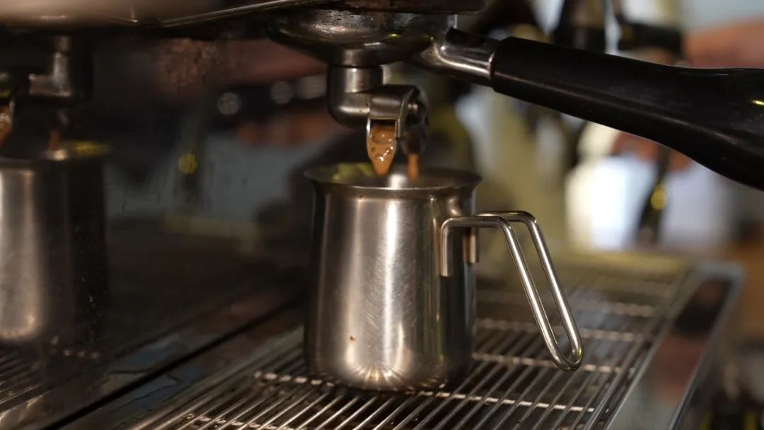 runaway coffee beans - iNEWS