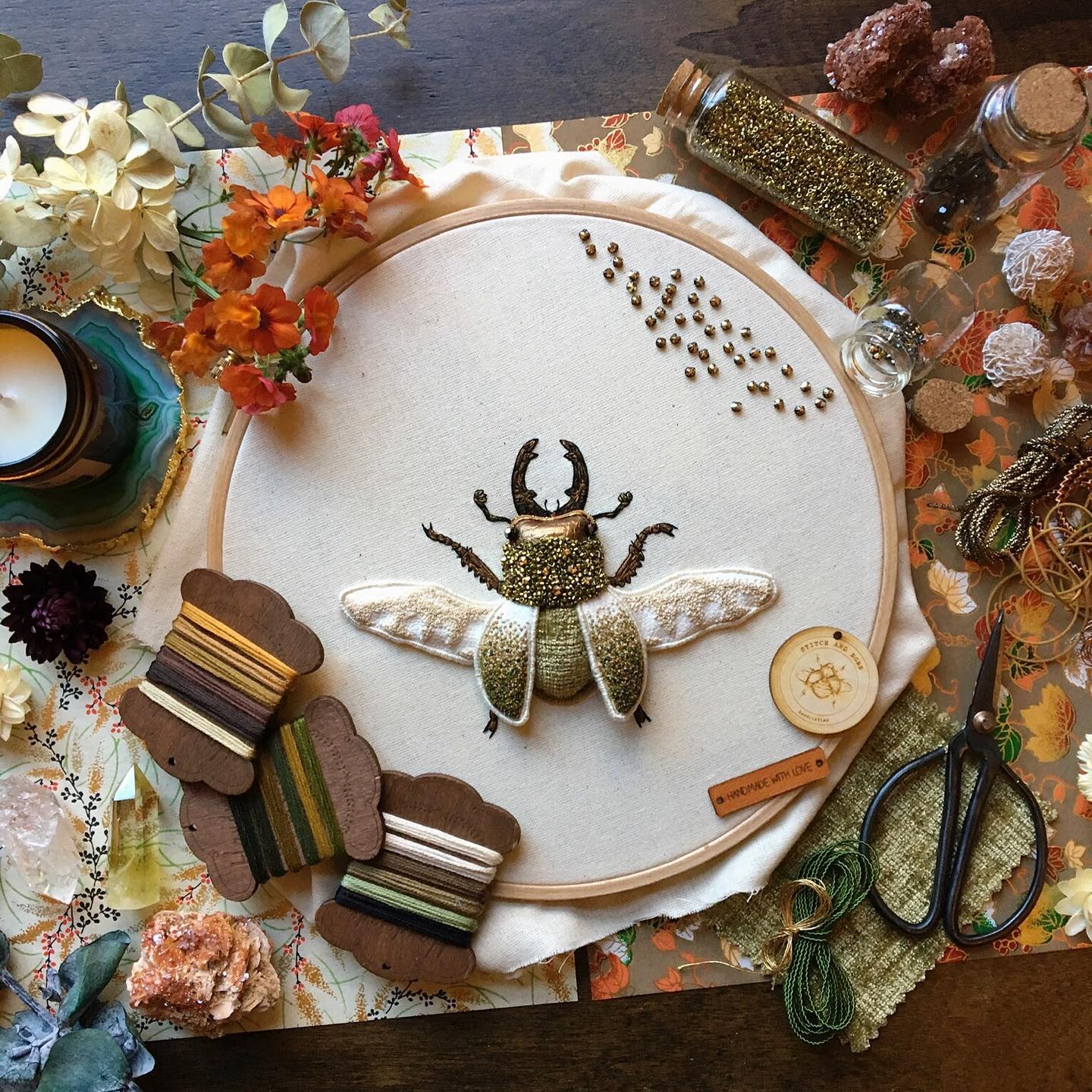 Exquisite handicraft, showing the smart world of insects - iMedia