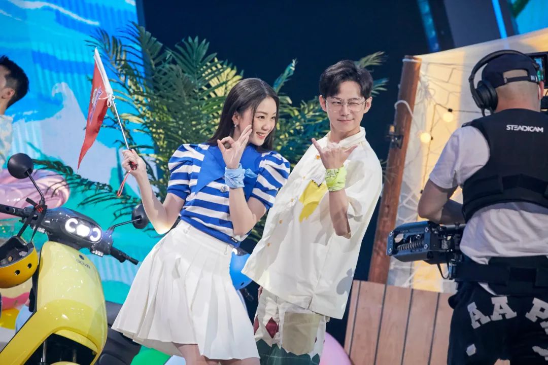 Being praised by He Jiong and Wang Hanli and winning over competitors ...