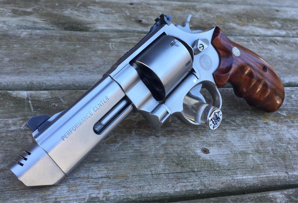 Smith & Wesson M625 revolver - iNEWS