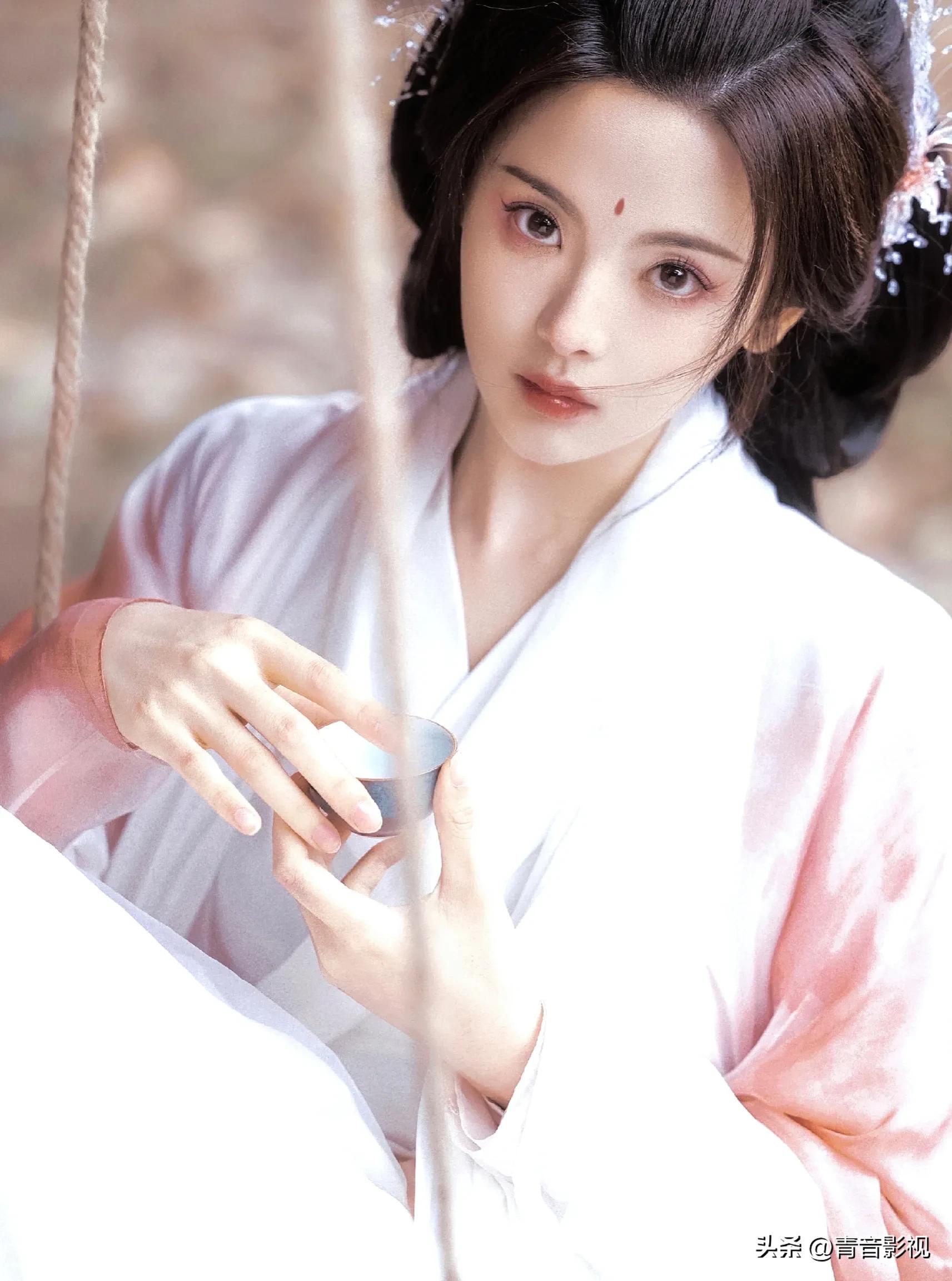 Wang Hedi Yang Chaoyue in "Fox Fairy Little Matchmaker King Power" - iNEWS