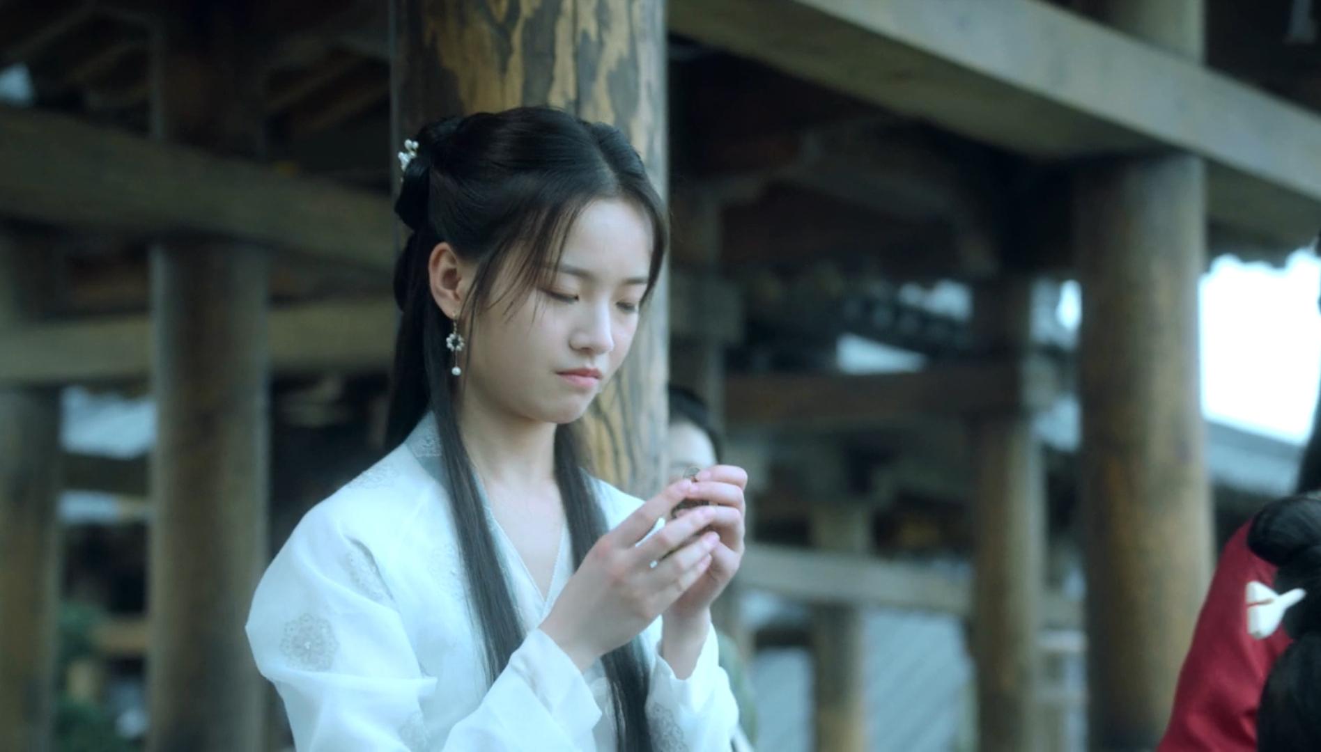 The second episode of the original party watch TV series, what is the difference between the ...