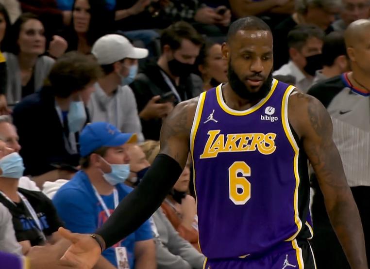 Boom the sky!Zhan Huang scored 23 points on 9-for-10 and beat the ...