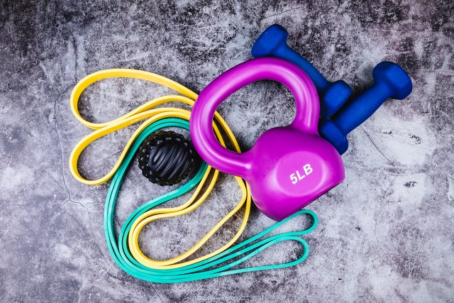 Home elastic band exercises chest muscles, these few movements are ...