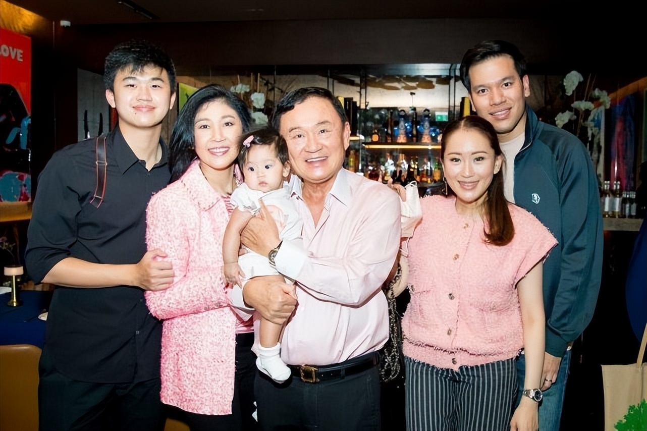 Former Thai Prime Minister Yingluck sent his 18-year-old son to school ...