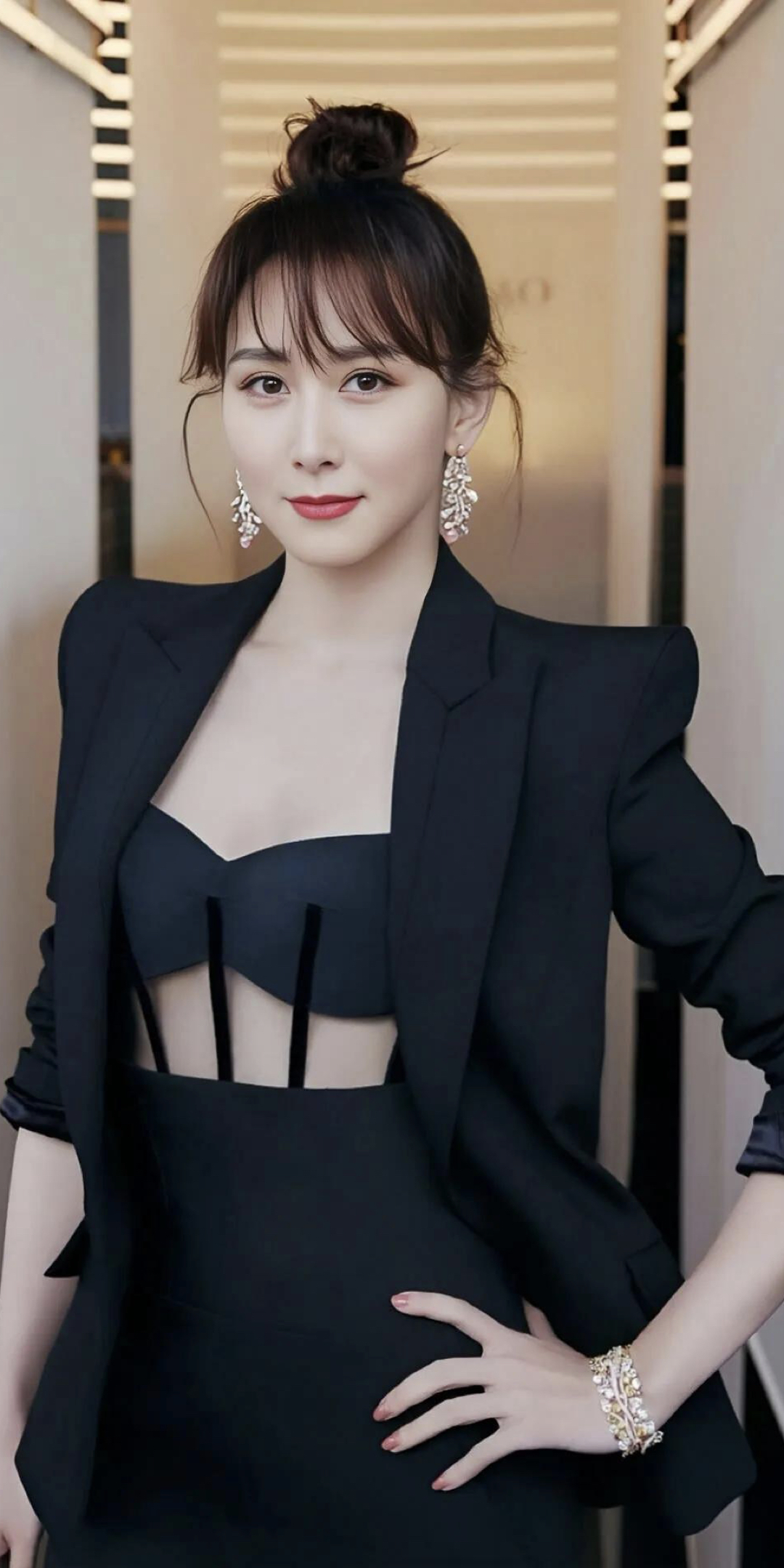 Jing Hu - the beauty of intellectual style - iNEWS