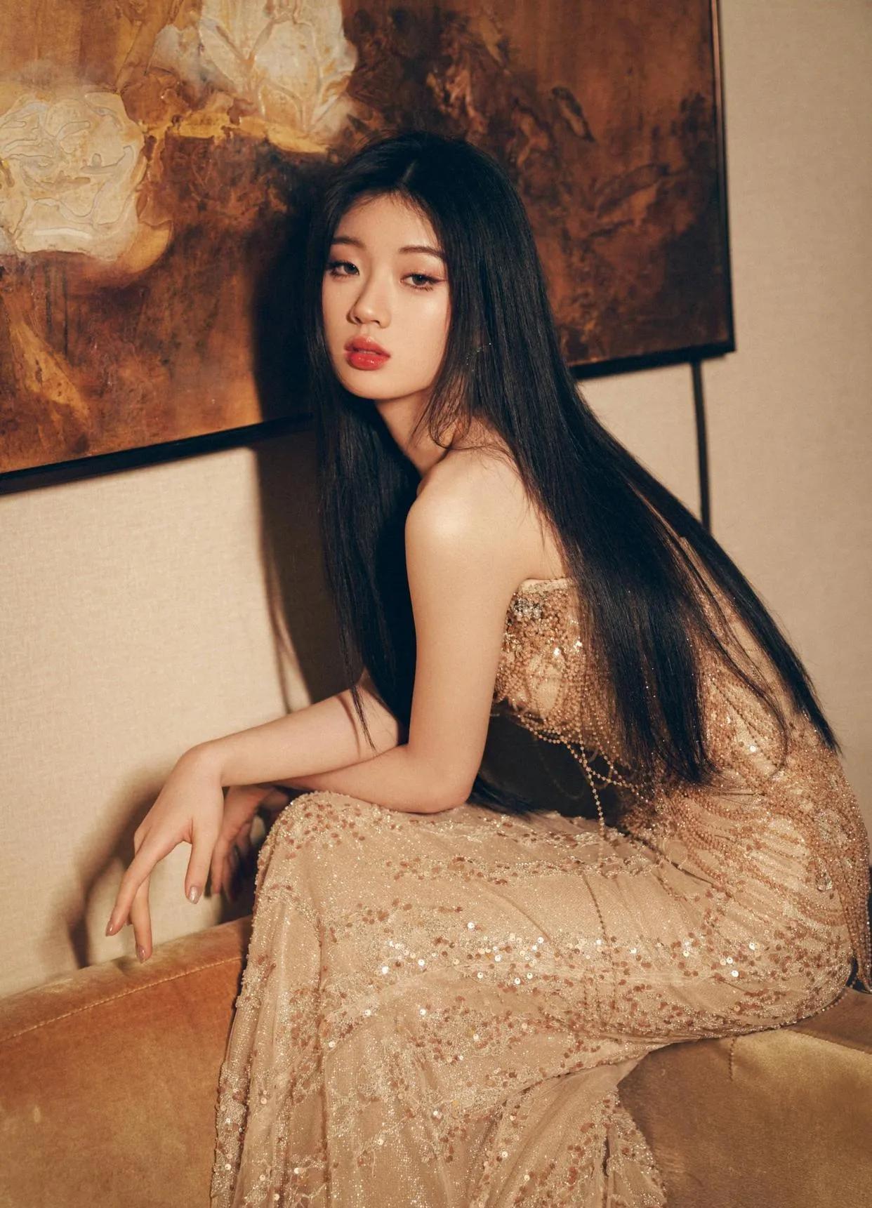 Shan Yichun: A female singer whose beauty is as exquisite as an oil ...