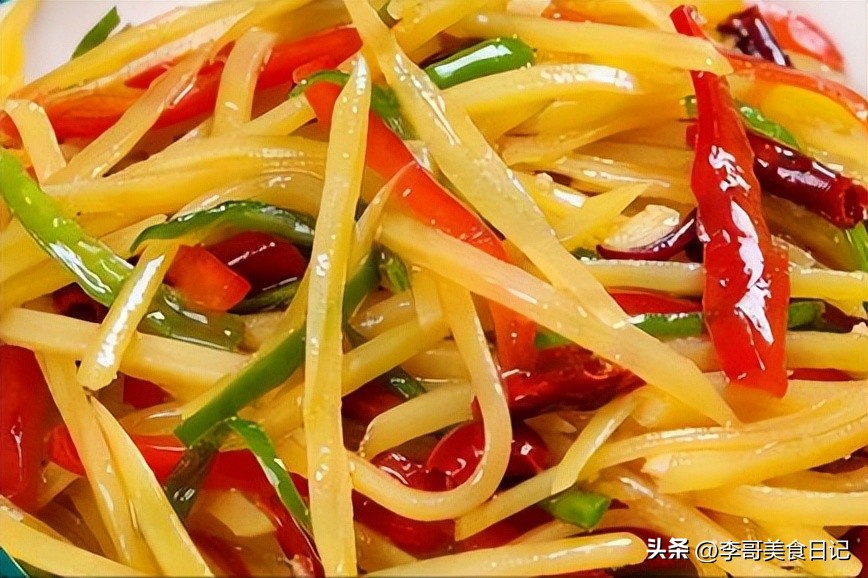 The homemade method of cold potato shreds, with a crisp taste and ...