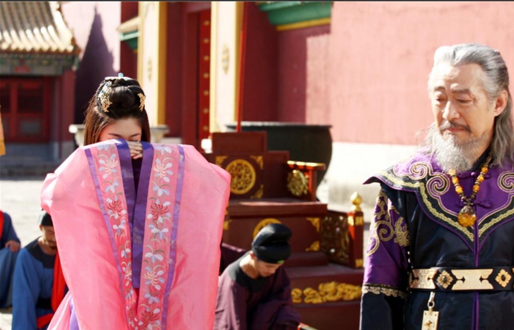 When a foreign beauty becomes the queen of China, the first thing she ...