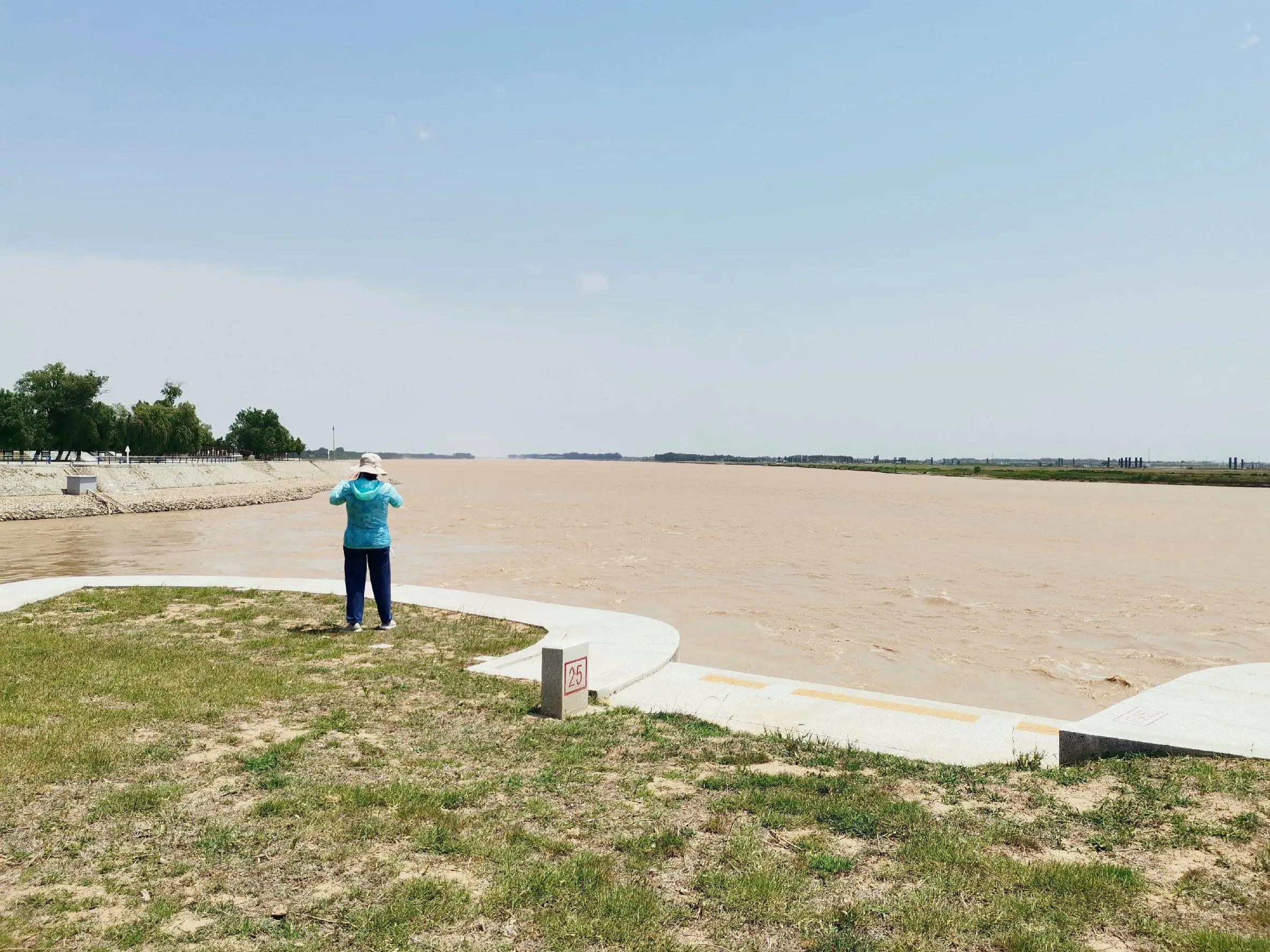 National Day Yellow River Bank Tour - iNEWS