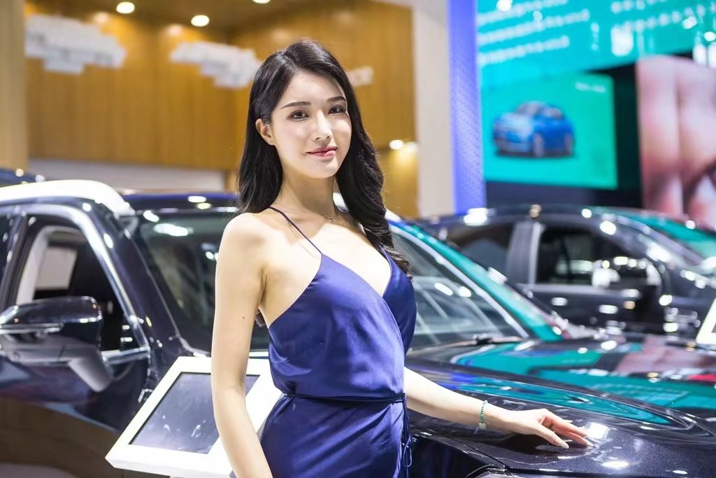 Beautiful car model debuts a variety of new cars for the first time - iNEWS