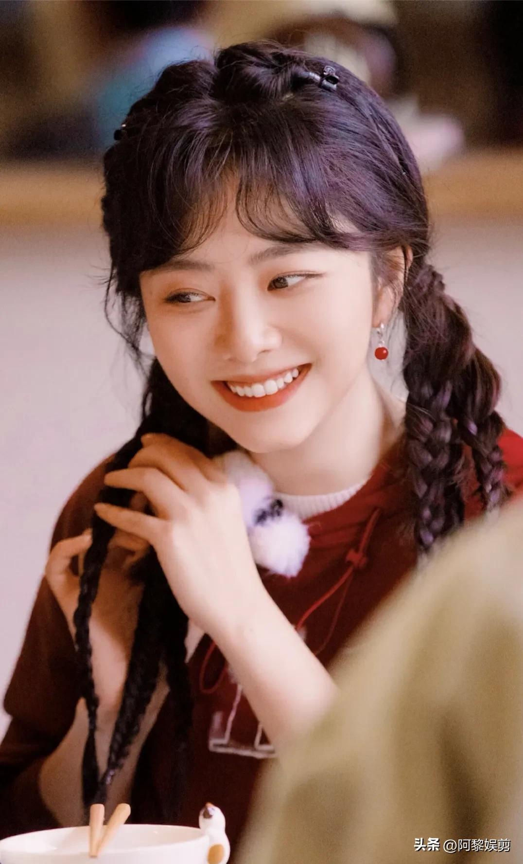 Tan Songyun, the goddess of childlike appearance, is pure and smart, so ...