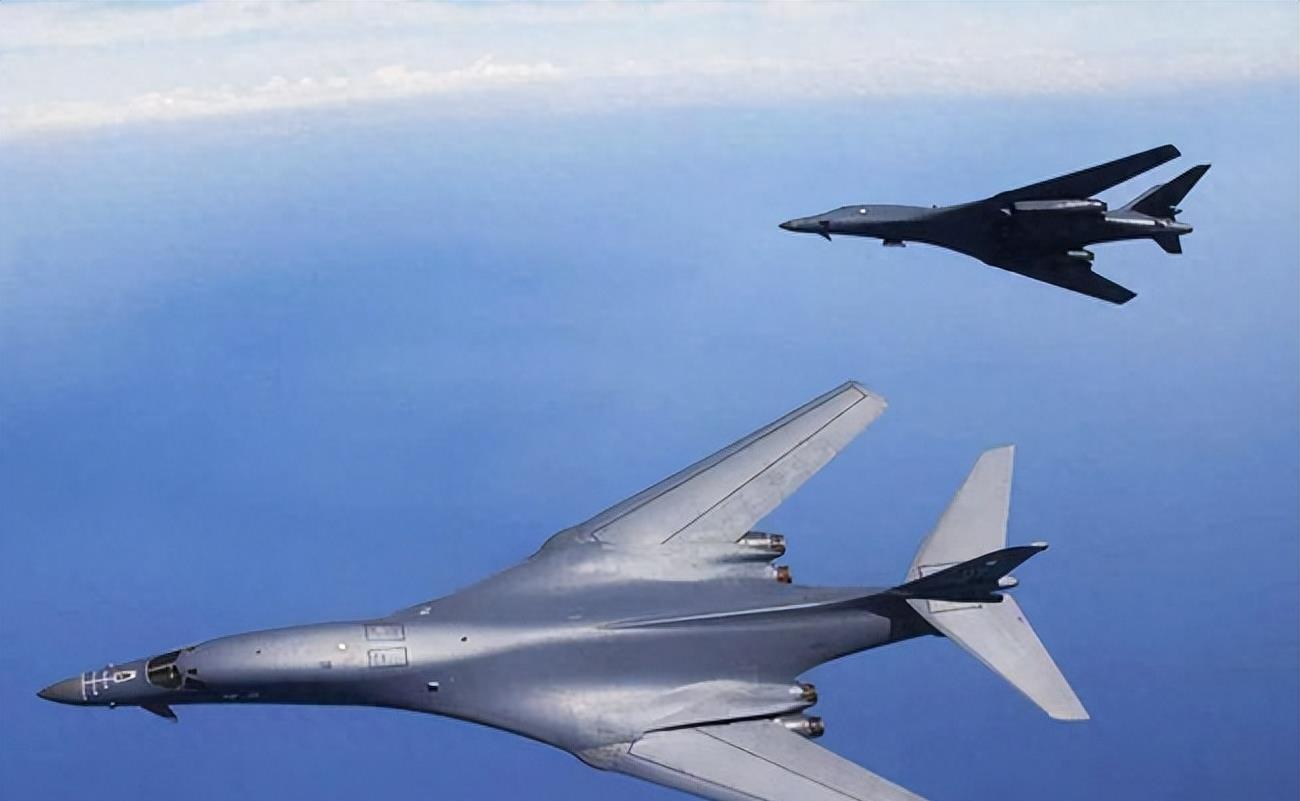 Two J-20s flew with two US B-1Bs. The US pilot was so frightened that ...