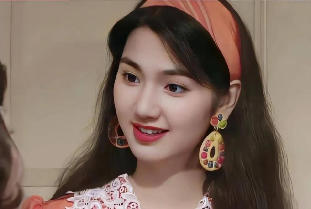 Hong Xin officially announced her divorce late at night, why did she post three posts in a row ...