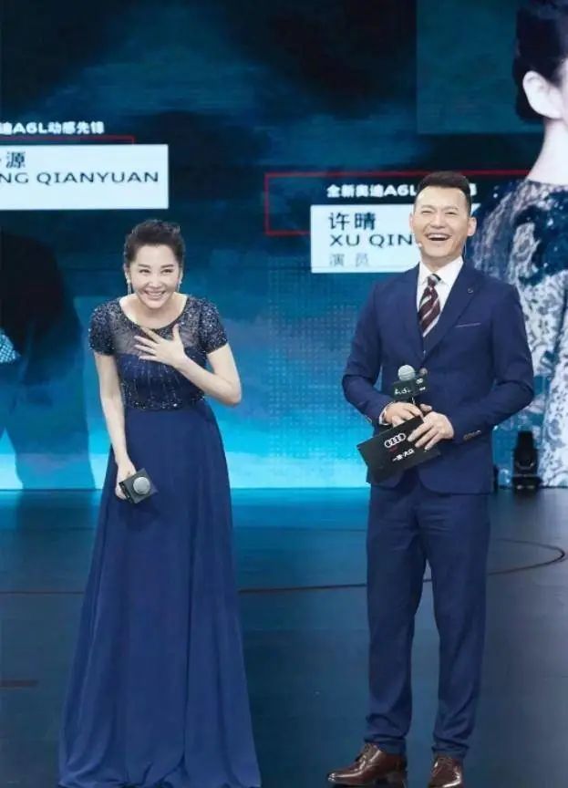 Lin Xinru was 47 years old and Xu Qing was 54 years old wearing the ...