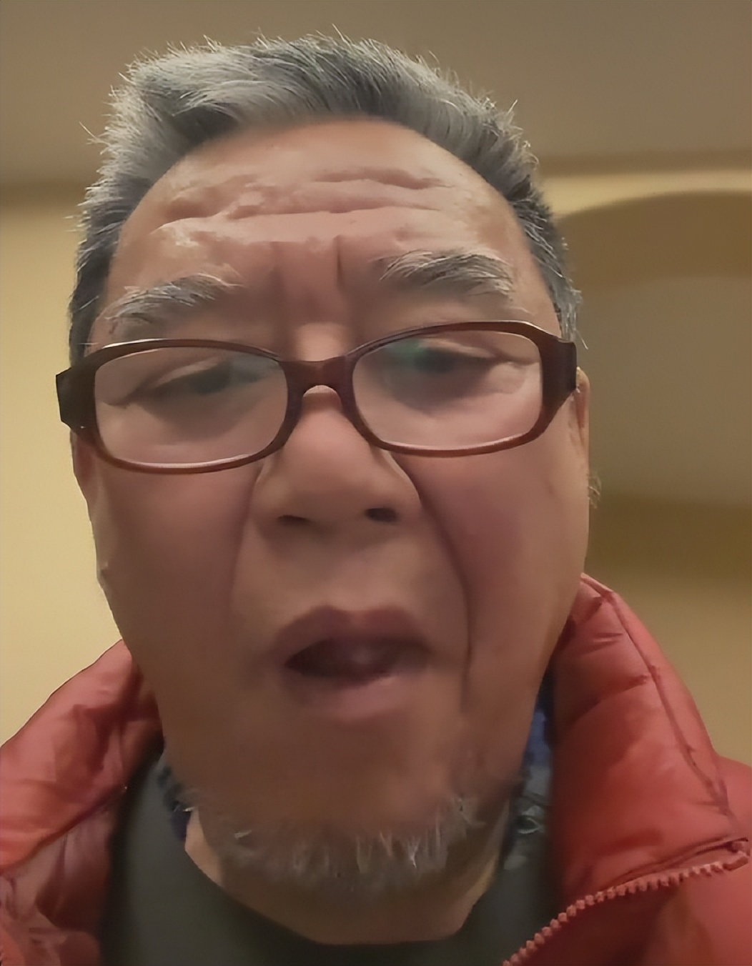 Li Liqun revealed that he could not afford to smoke Chinese cigarettes ...