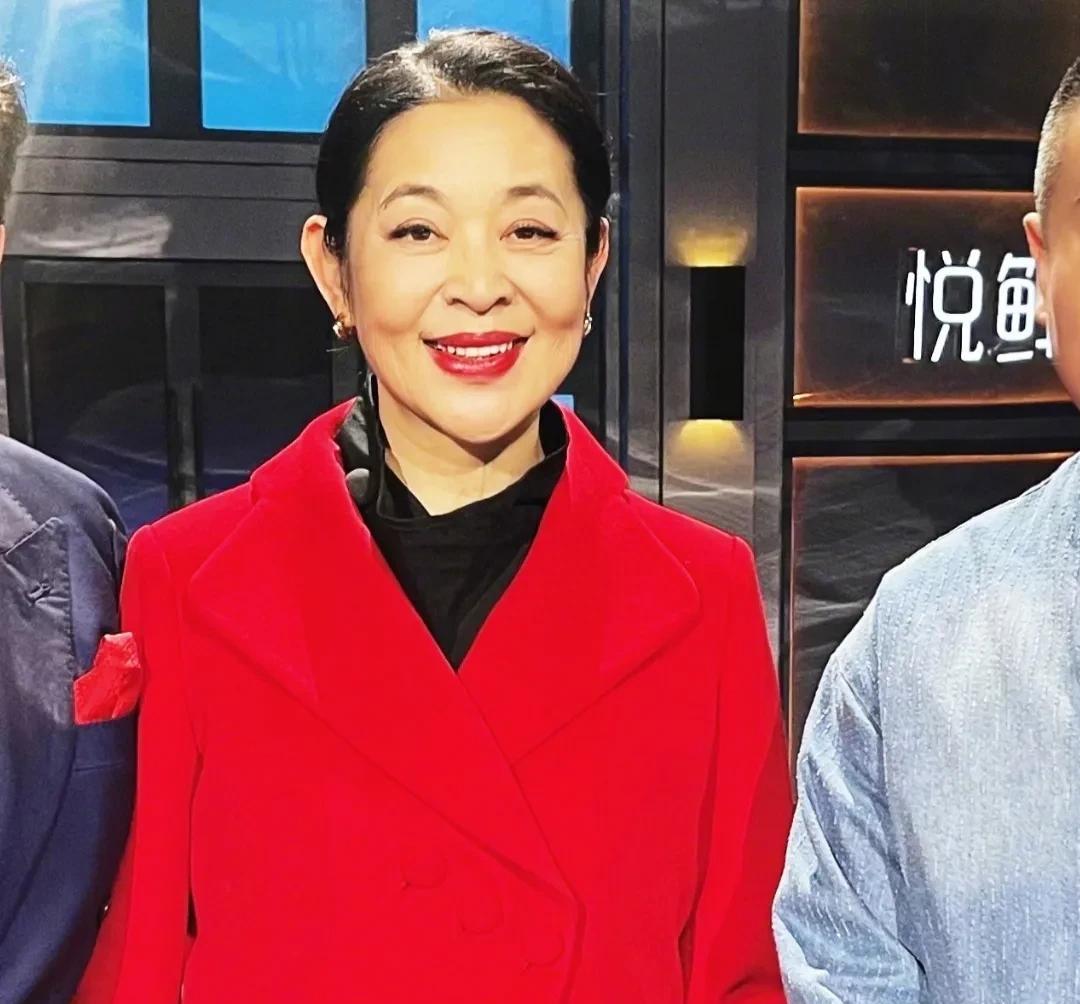 A recent photo of 64-year-old Ni Ping was exposed. She is too thin and ...