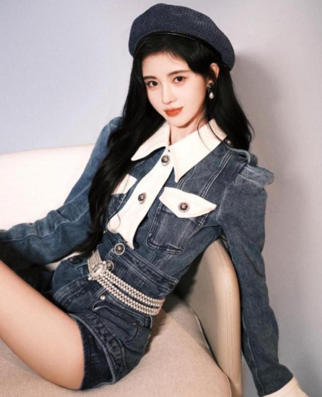 "Peeling onion" denim shorts with skinny jeans, Ju Jingyi transformed ...
