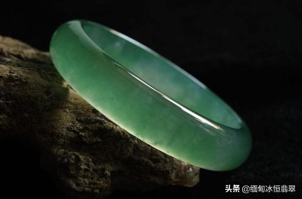 How to distinguish true and false jadeite? What are the similarities ...