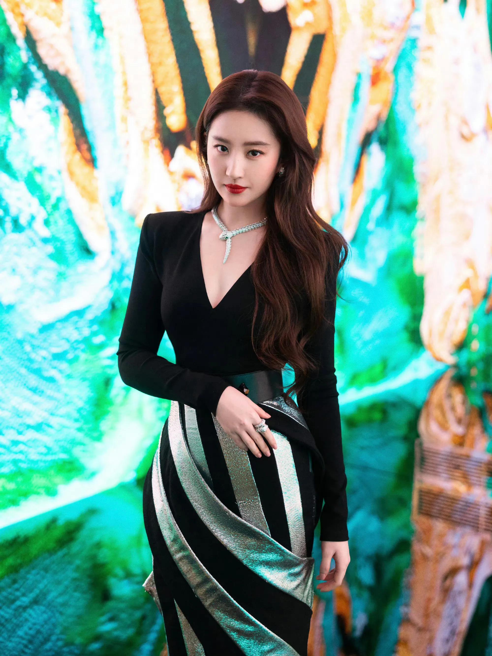 Official publicity spokesperson! Liu Yifei's worth is raised again ...