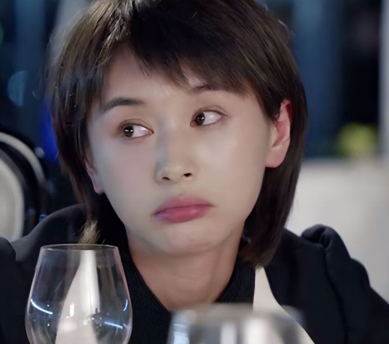 There are "tall face" actresses, I only take these 5, the actual one is ...