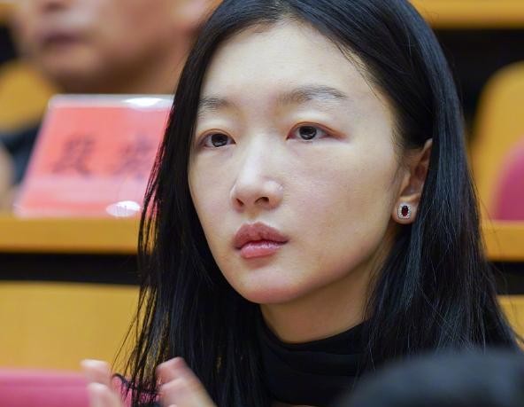 When 43-year-old Song Jia and 49-year-old Zhou Xun sat together, I ...