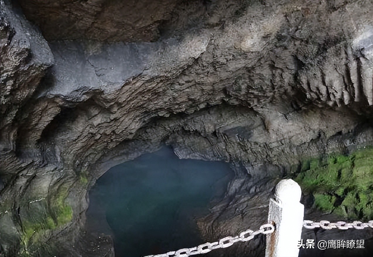 The smallest lake in the world, only 15 square meters, has created a metropolis with a ...