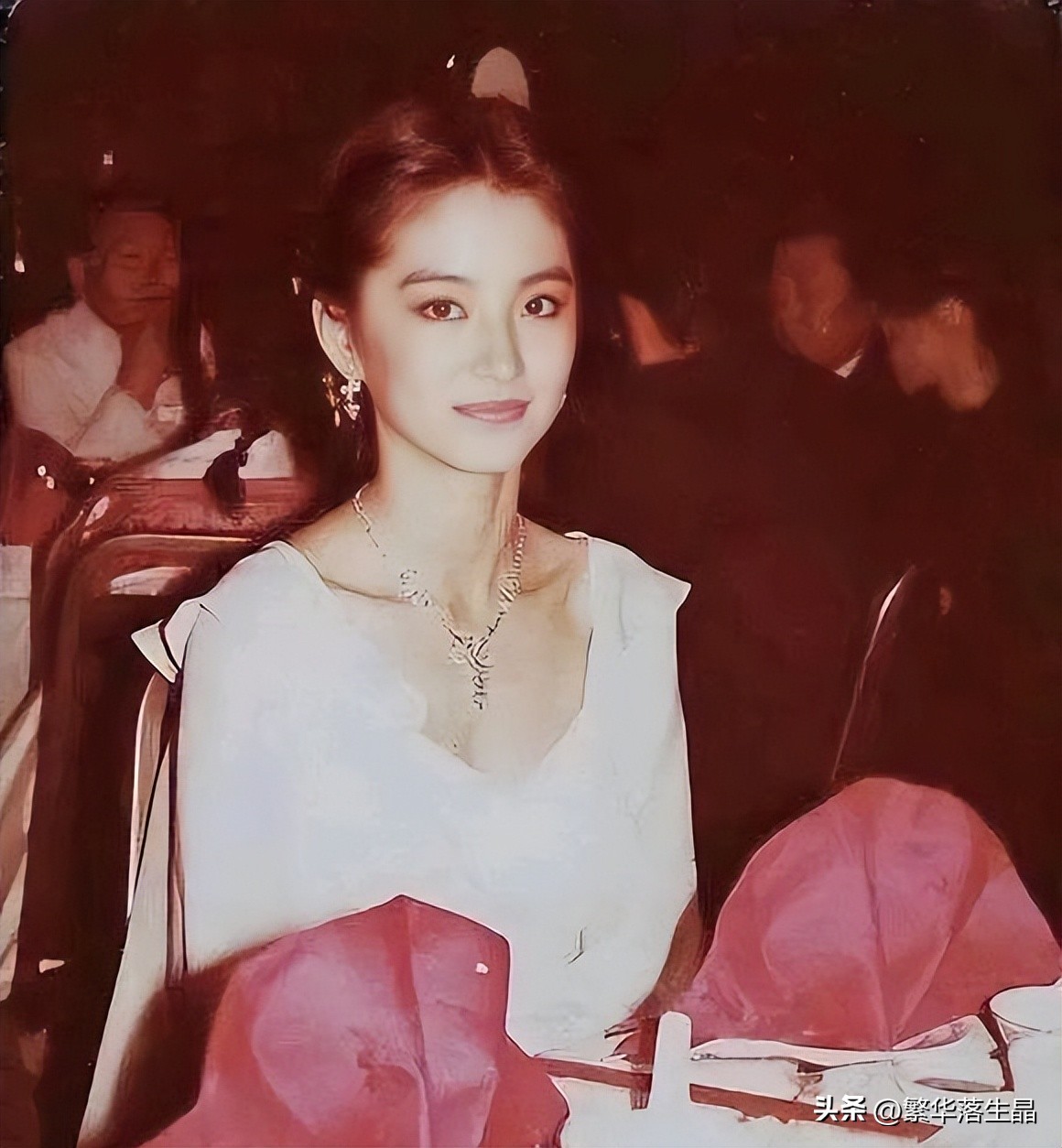 The 68-year-old Lin Qingxia and the writer Mo Yan gathered together ...