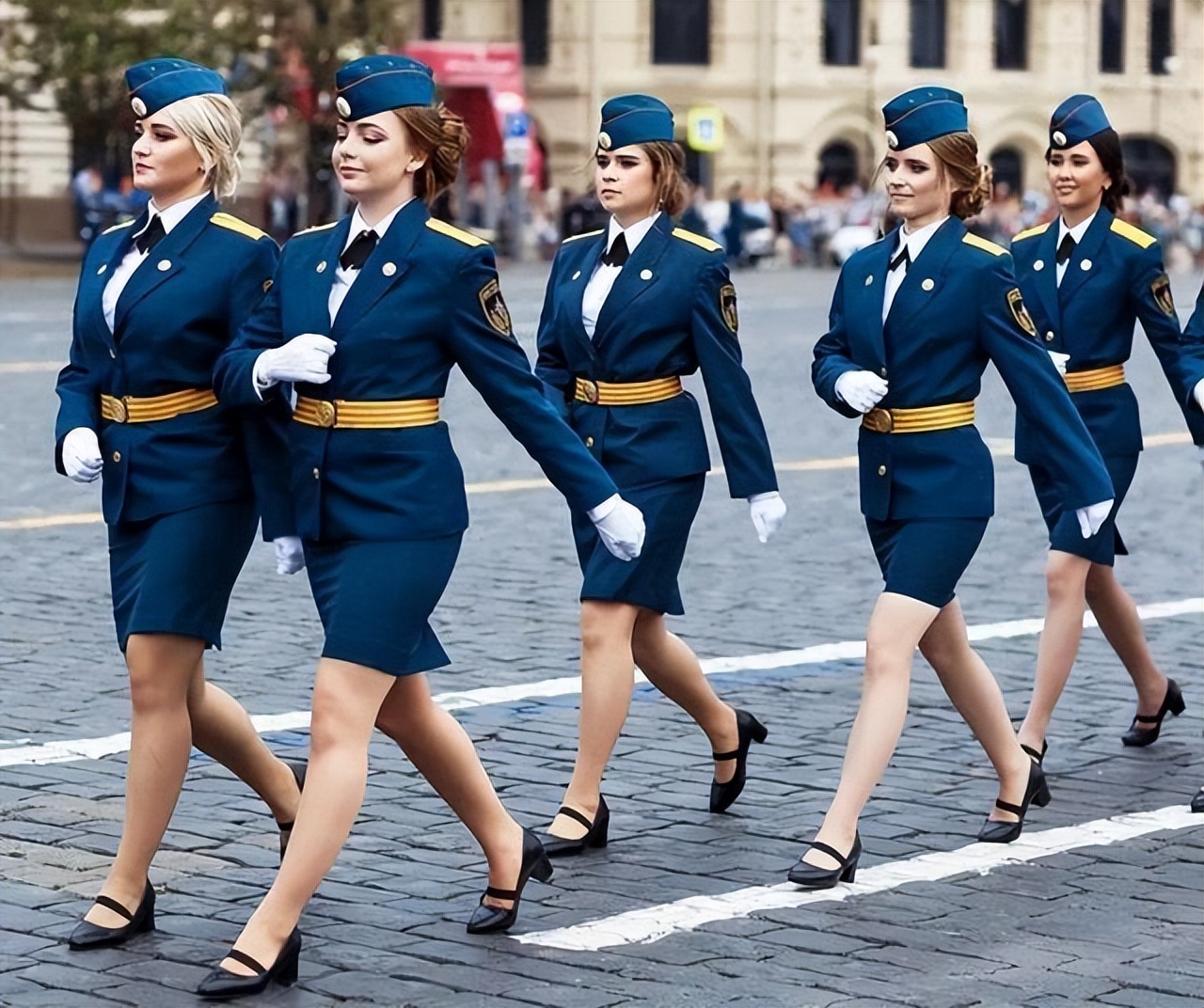 Russian female soldiers are very beautiful, but it is difficult for ...