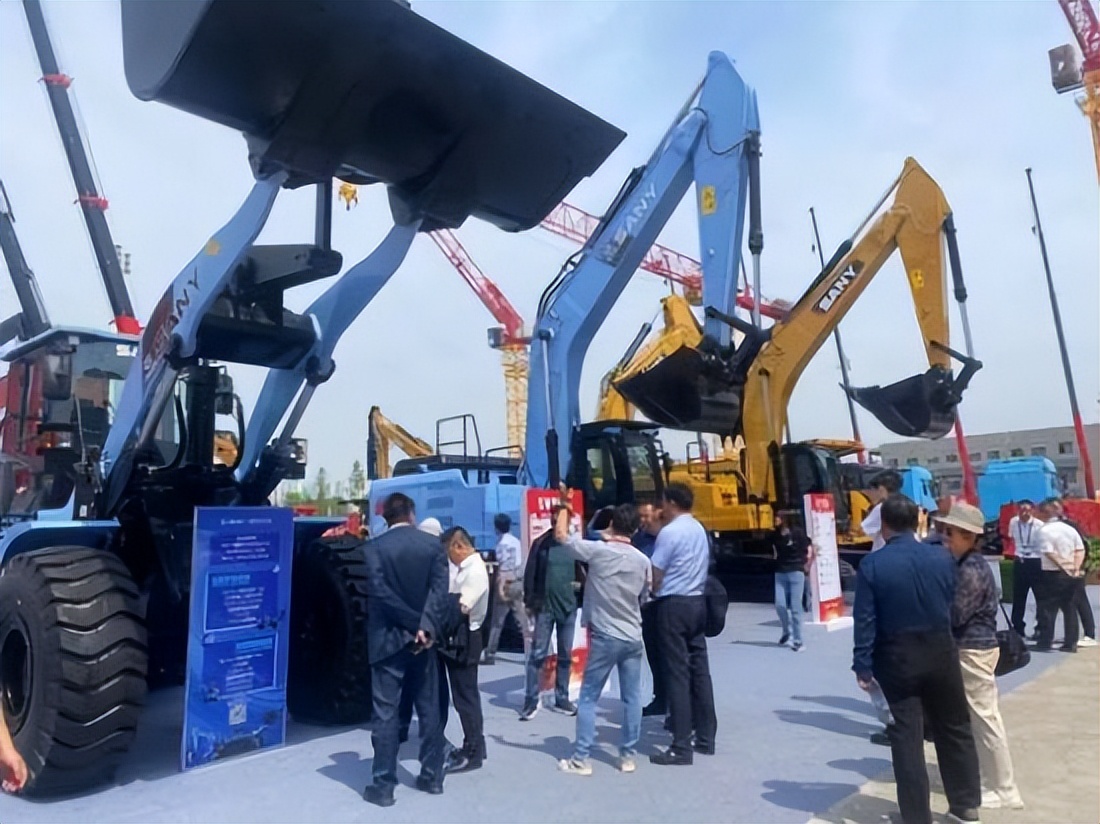 The ultimate inventory! Let's take a look at the excavator feast at ...