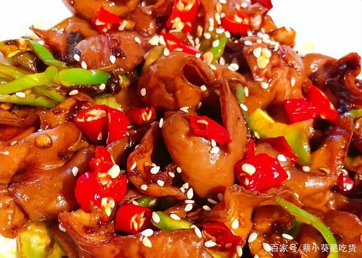 Spicy fried large intestine, spicy and fragrant, and the taste of the ...