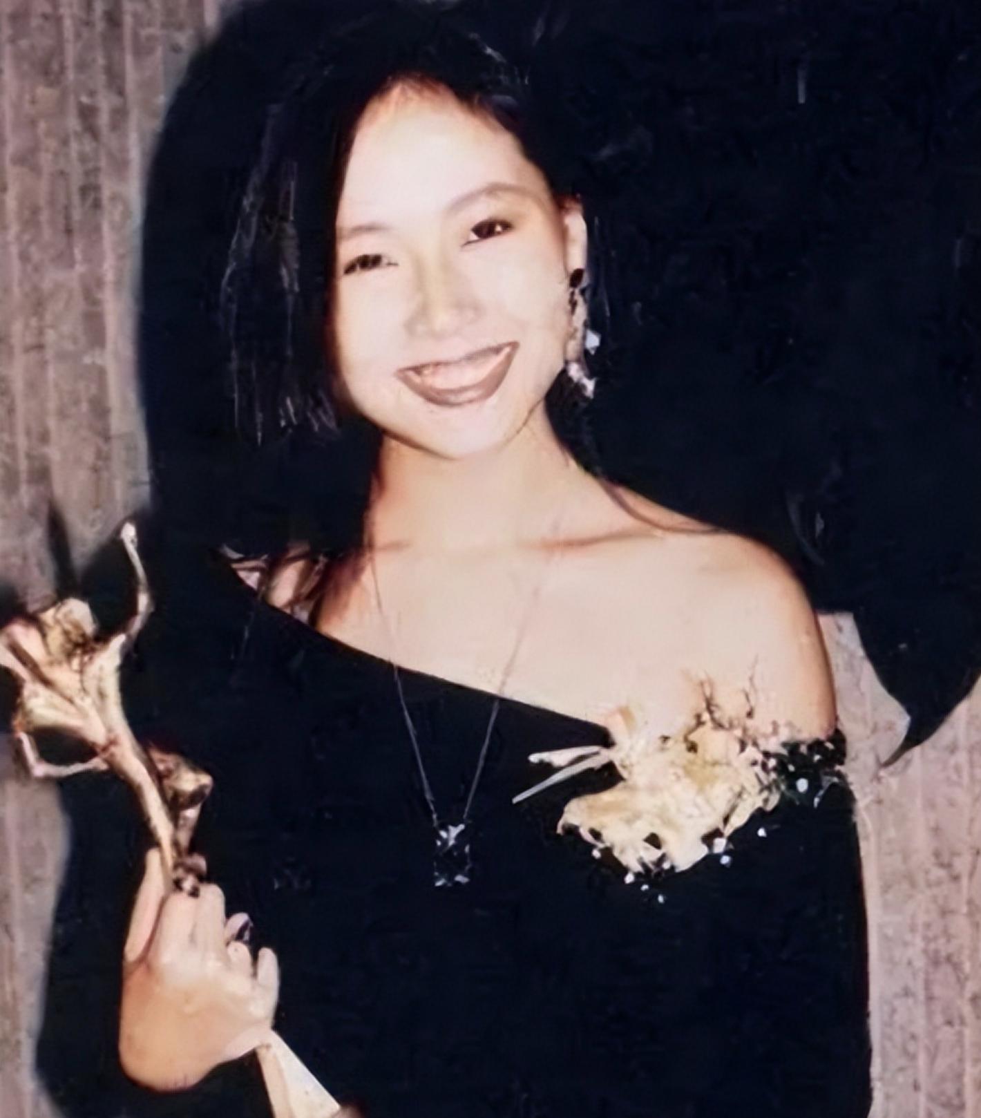 The same is old, 69-year-old Zhao Yazhi and 60-year-old Ye Tong, the ...