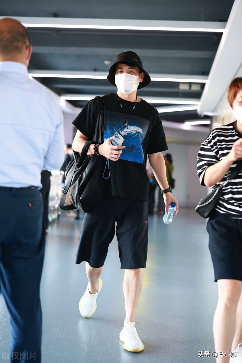Bao Jianfeng appeared at the airport, he really liked the Emperor Wen ...