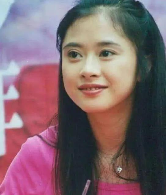 She is the most beautiful Yilin, who has been secretly in love with ...