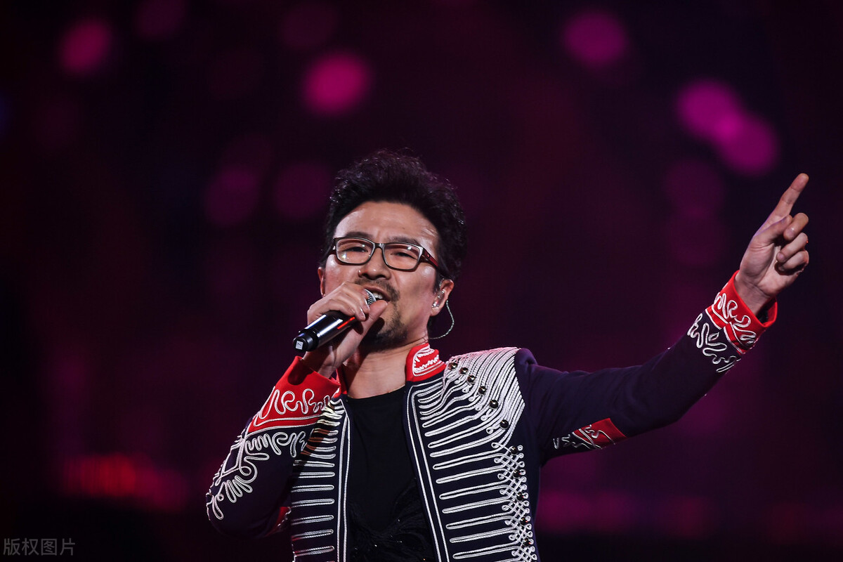 The audience no longer "save face" for Wang Feng. When the times ...