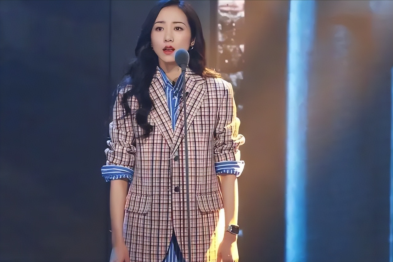 On the surface, they are entertainers, but in fact they are 3 actresses ...