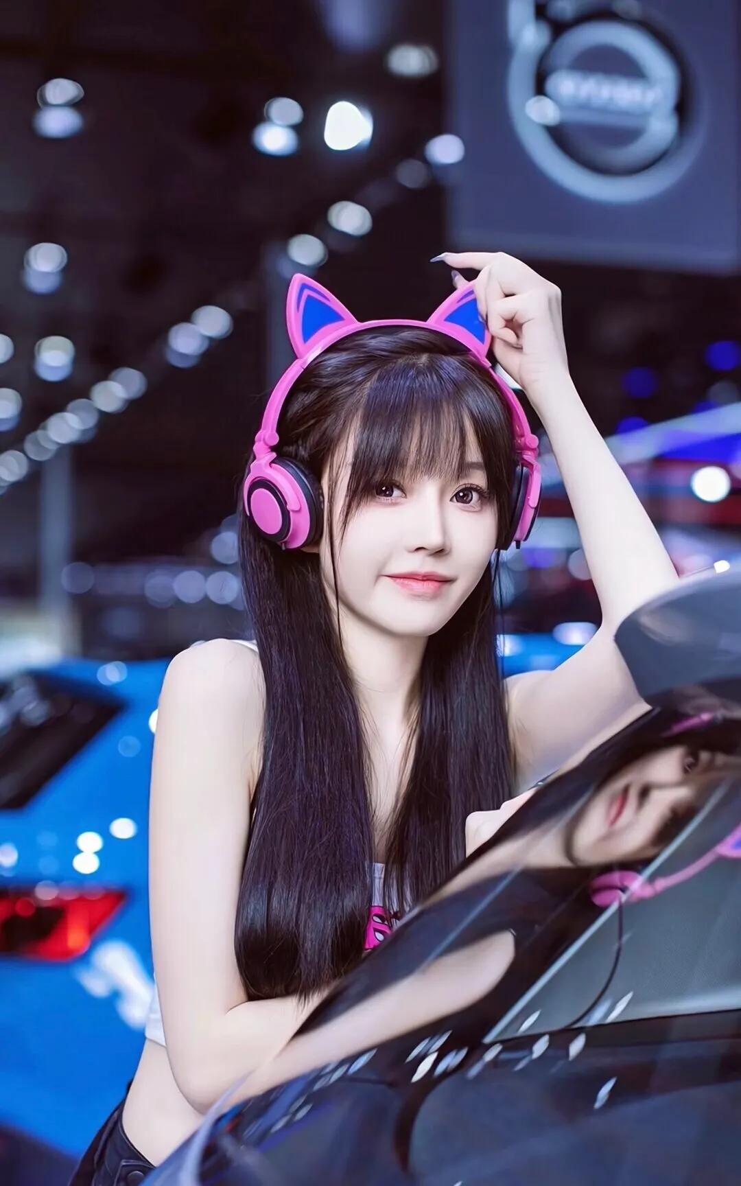 Beauty Atlas Issue 120 - Beautiful Car Models - iNEWS