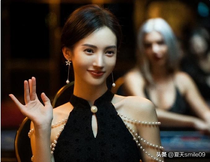 Adults understand the details of the woman's "disheveled clothes" in ...