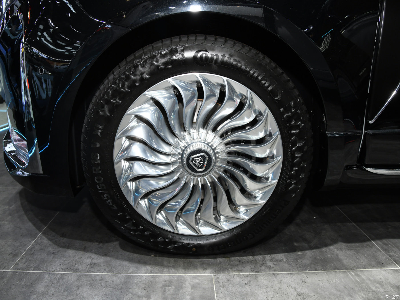 Venus EXPANSE infinity four-seat Mercedes-Benz commercial vehicle ...