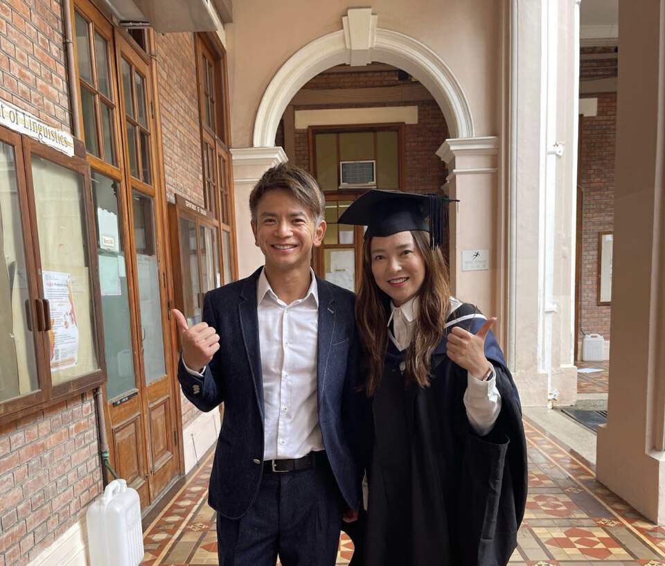 TVB Shidi's wife appeared at the graduation ceremony! Wearing a ...