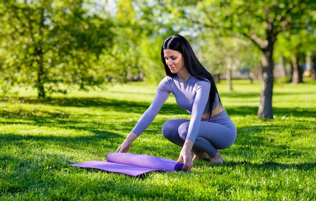How yoga lovers choose their own yoga clothes, from the style, color ...