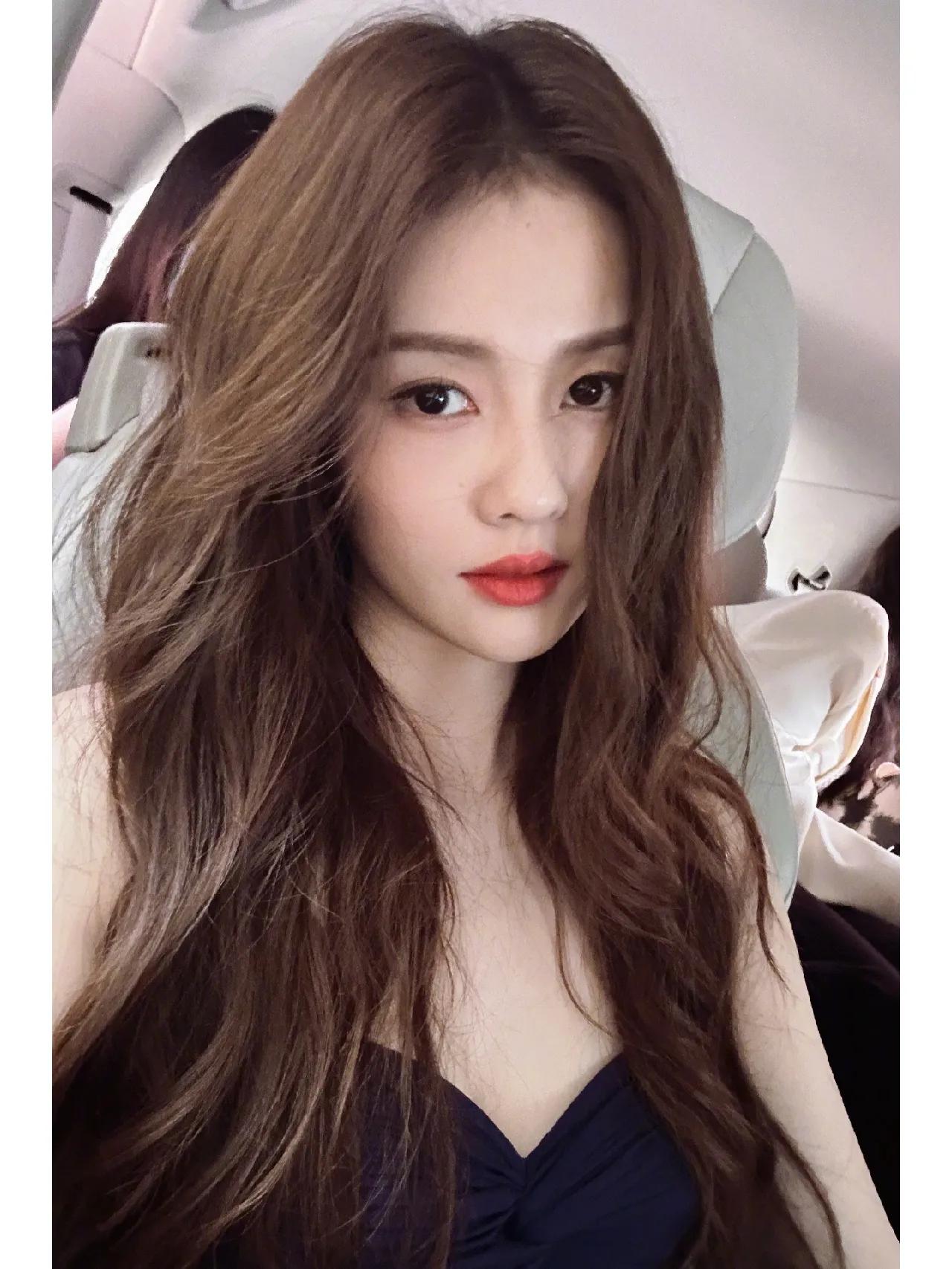 Bailu—a straightforward girl who is carefree but sexy and glamorous ...