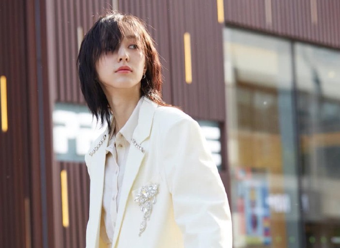 Wang Yueyi became popular because of her scandal with Hua Chenyu. Not only is she amazing in ...