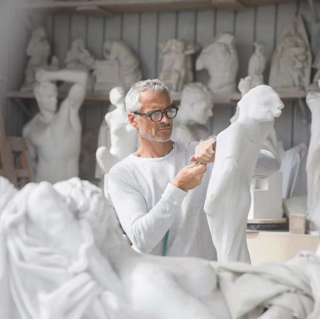 Emmanuel Fillion's sculpture of the human body bound by ropes bursts ...