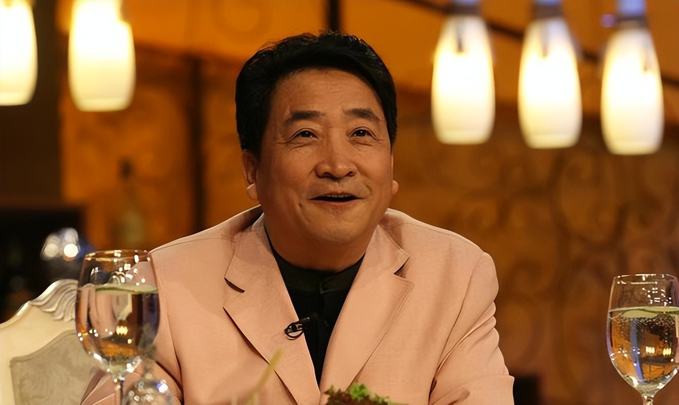 Jiang Kun lives in a luxury house worth hundreds of millions with a ...